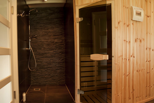 Sauna Exercises To Uplift Your Sessions, With Instructions